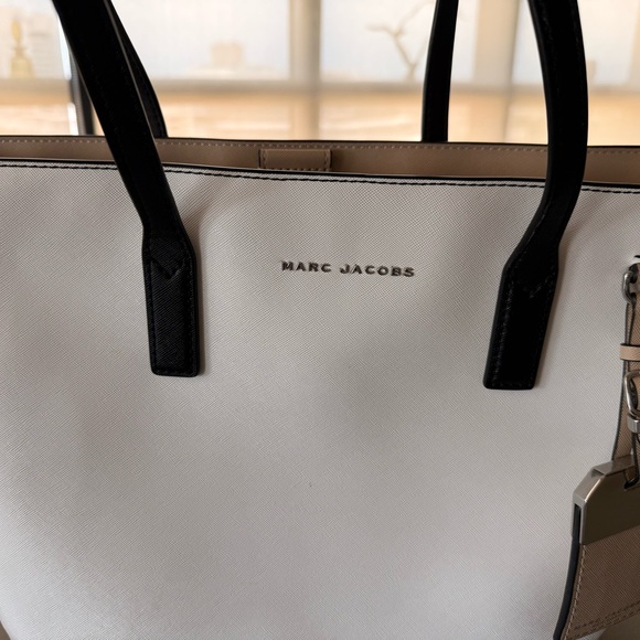 Marc Jacobs | Bags | Marc Jacobs Black And Cream Totes Structured ...